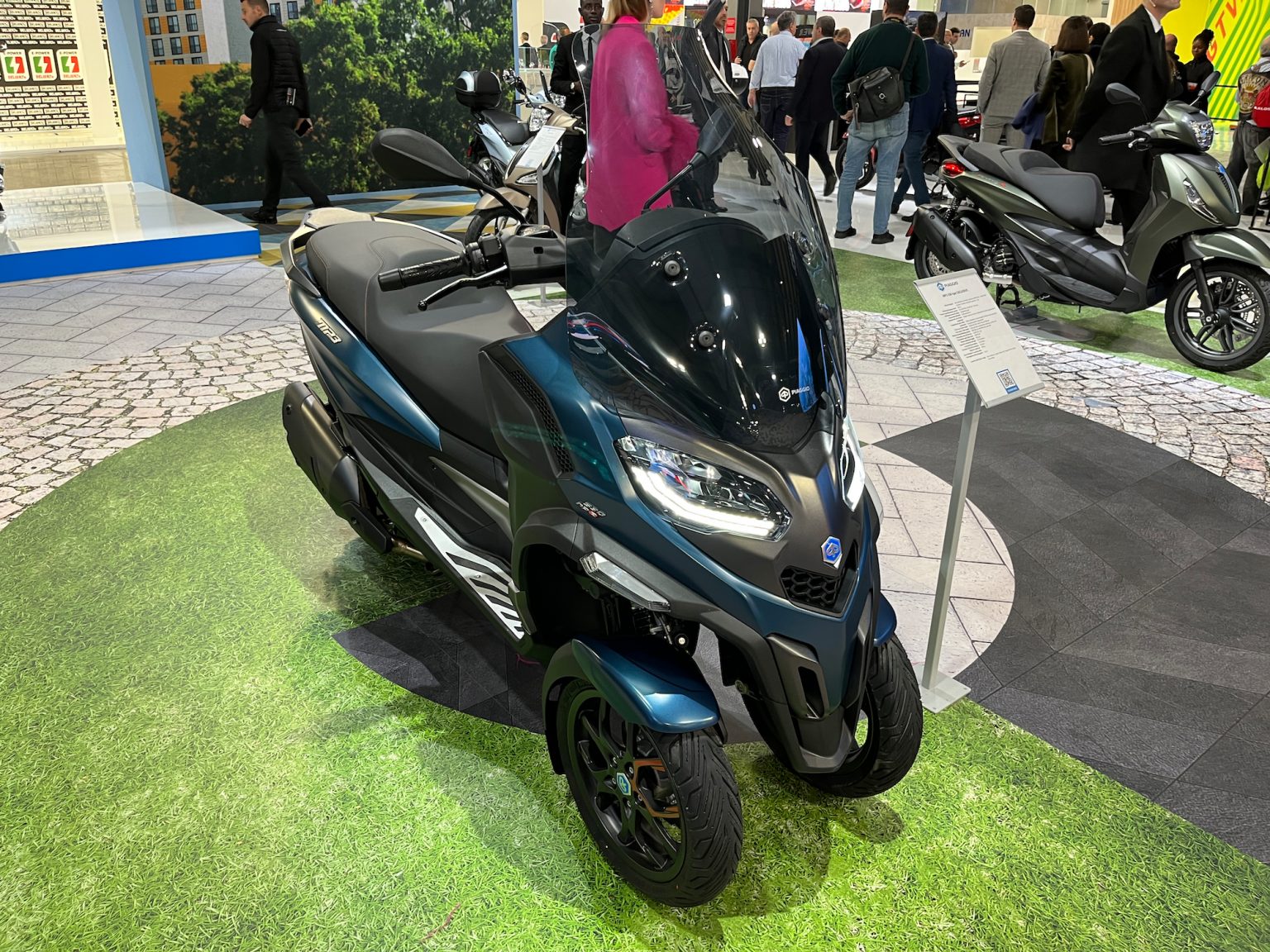 Nuovo Piaggio MP3 2023: in diretta da EICMA 2022 — WeDrive