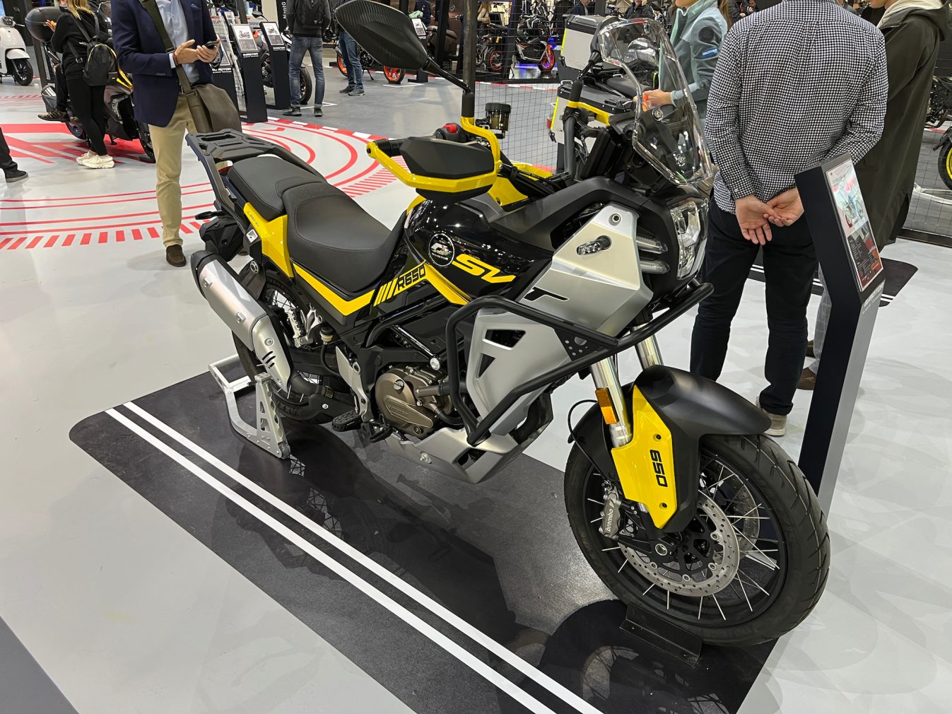 QJ Motor SVT 650X: l'adventure cinese ad EICMA 2022 — WeDrive